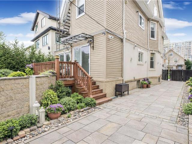 1460 East 4th Street
