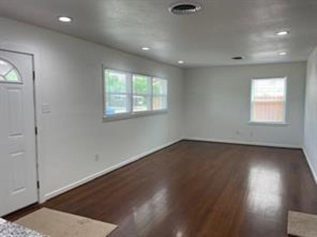 1460 Glenhaven