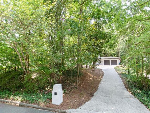 1460 Loch Lomond Trail SW