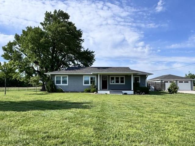 1460 14 Rd, Altamont, KS 67330