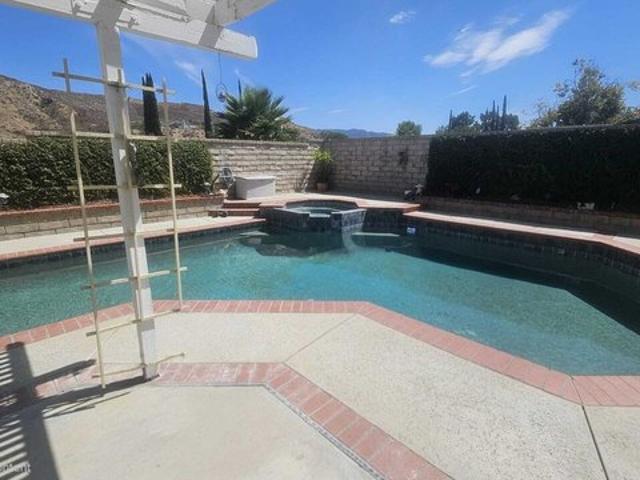 14616 Daisy Meadow St, Santa Clarita, CA 91387