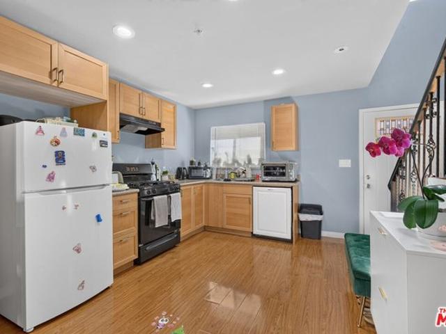 14618 Gilmore St Unit 4, Los Angeles, CA 91411
