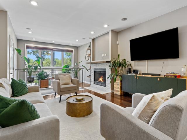 1461 W Grand Avenue # 1