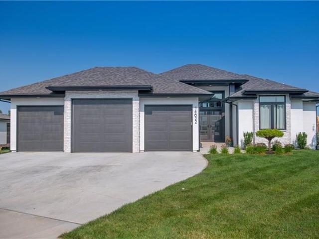 14622 Thousand Oaks Pl, Parkville, MO 64152