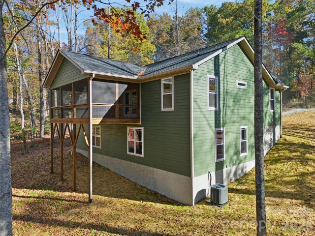 1462 Brightwater Dr, Hendersonville, NC 28739 | MLS #4312 | Compass