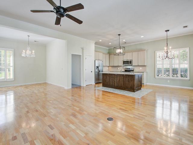 1462 Clarendon Way