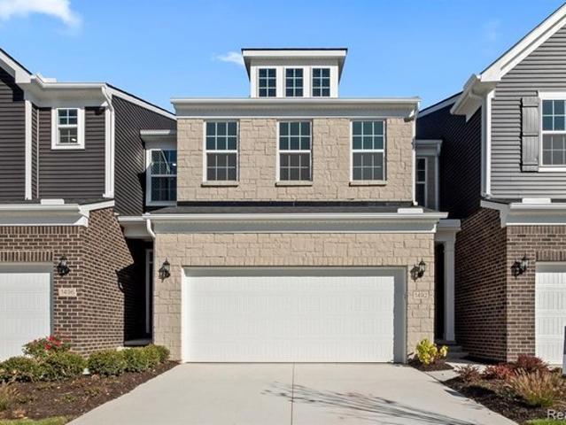1462 Superior Dr, Milford, MI 48381