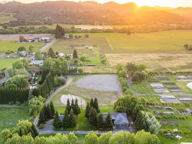 14631 Kinley Dr, Healdsburg, CA 95448