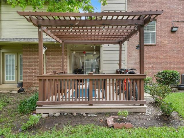 1463 Meadowood Village Dr, Fort Worth, TX 76120 | MLS #21252 | Compass