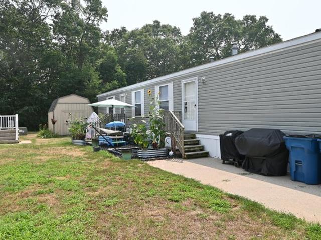 1463 Kenora St, Norton Shores, MI 49444