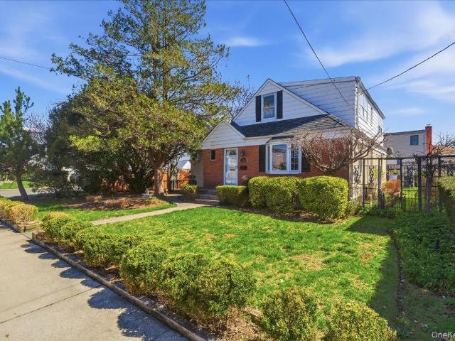 146 Caroline Ave, Garden City South, NY 11010 | MLS #984128 | Compass