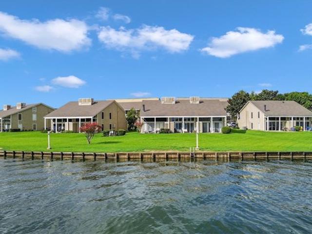 146 April Point Dr S, Conroe, TX 77356