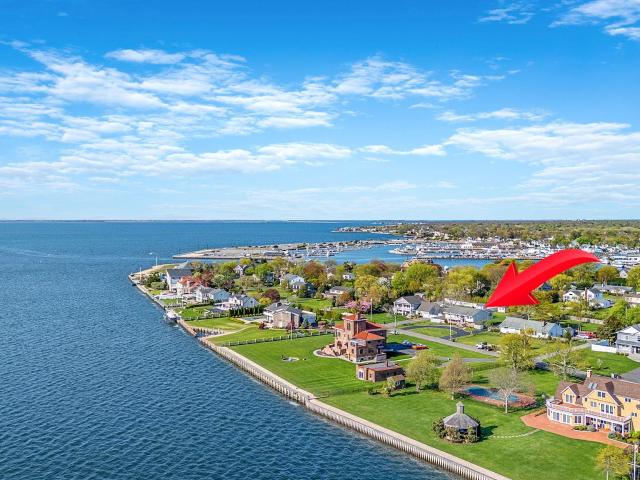 146 Awixa Ave, Bay Shore, NY 11706 | MLS #977405