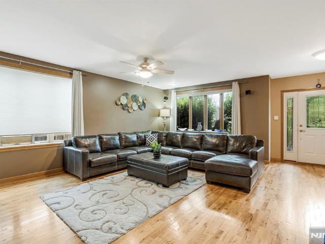 146 Bathurst Avenue