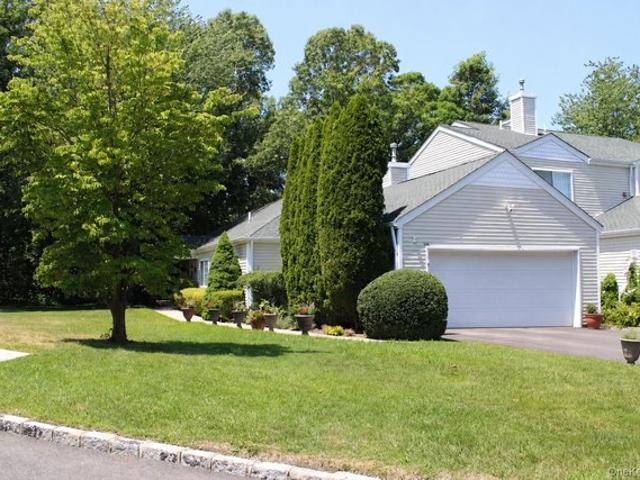 146 Farm House Ct, Manorville, NY 11949