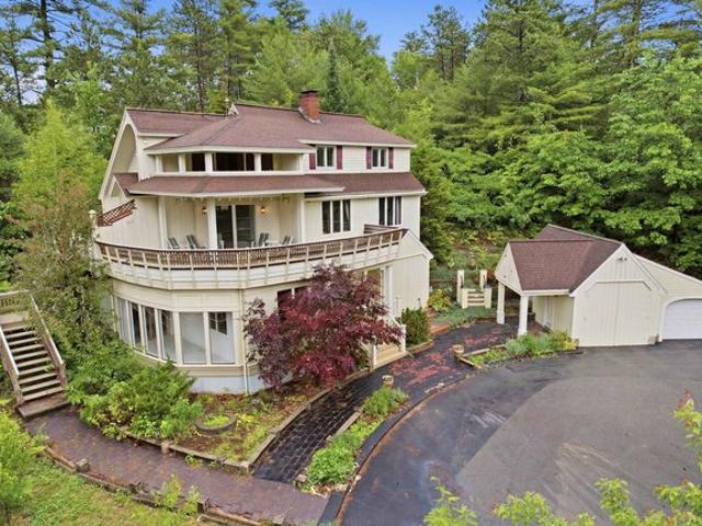 146 Friar Tuck Dr, Wakefield, NH 03830