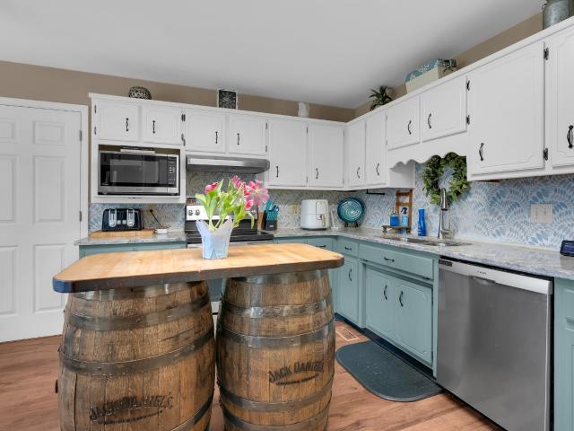 146 Holly Dr