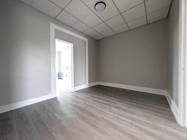 146 Hopkins Ave # 3
