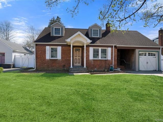 146 Ontario Ave, Massapequa, NY 11758