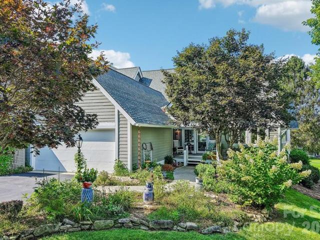146 Overlook Dr, Flat Rock, NC 28731