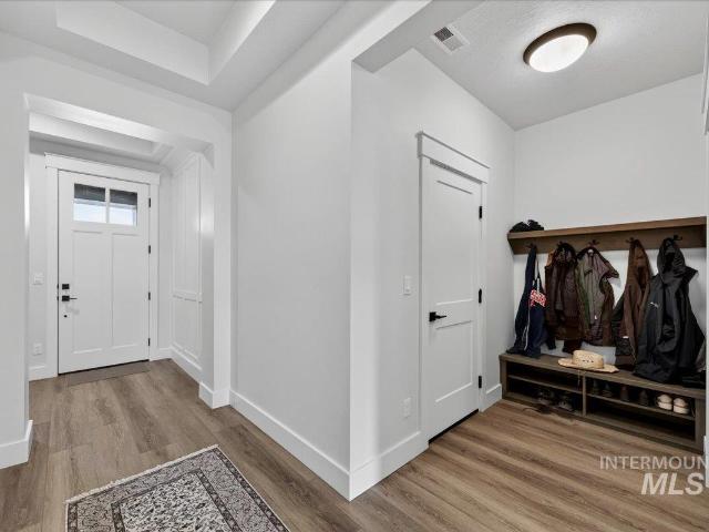 146 N Huntsman Ln