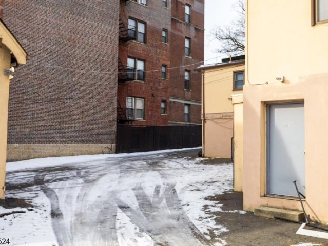 146 S Munn Ave