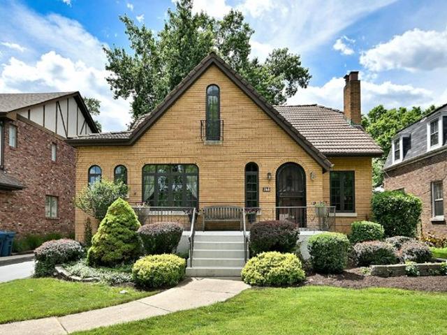 146 S Poplar Ave, Elmhurst, IL 60126