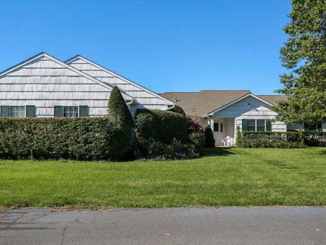 146 St Andrew Cir, Southampton, NY 11968
