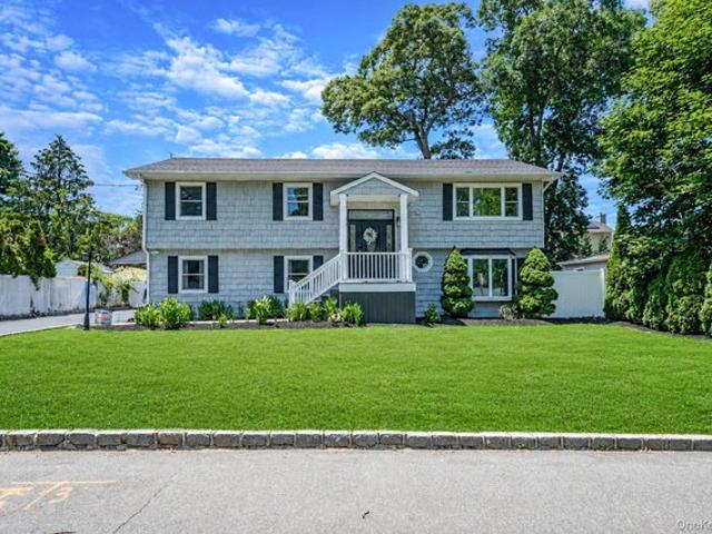 146 Rose Dr, Ronkonkoma, NY 11779