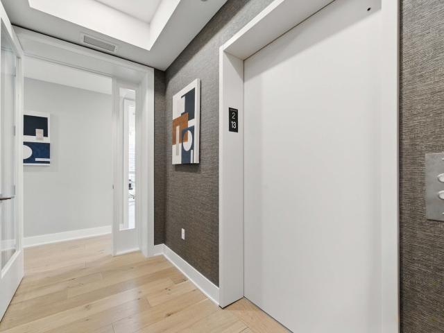 146 W Erie St, Unit 403, Chicago, IL 60654 | MLS #12611 | Compass
