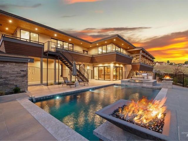 146 W Skylark Dr, Boise, ID 83702