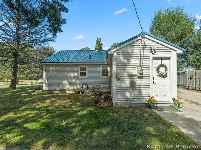 14758 nd Ave, Grand Haven, MI 49417