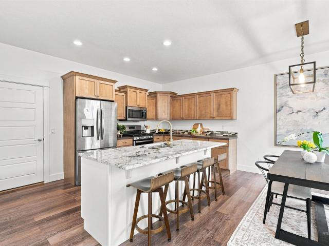 1475 N Pineview Lane