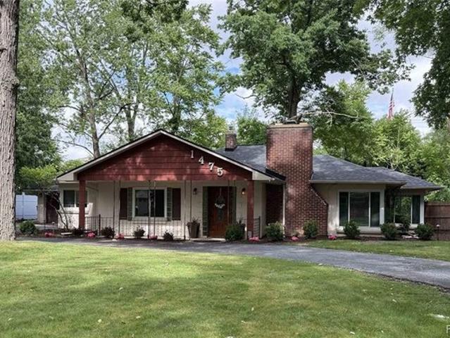 1475 Avondale St, Sylvan Lake, MI 48320