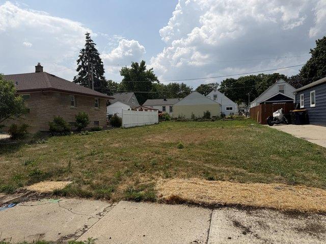 1475 S 94th St, West Allis, WI 53214