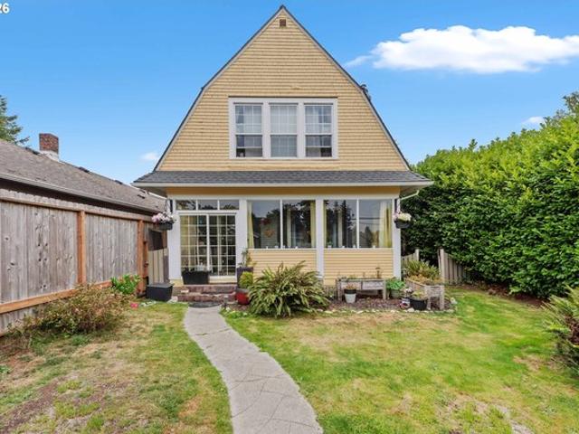 1475 Sherman Ave, North Bend, OR 97459