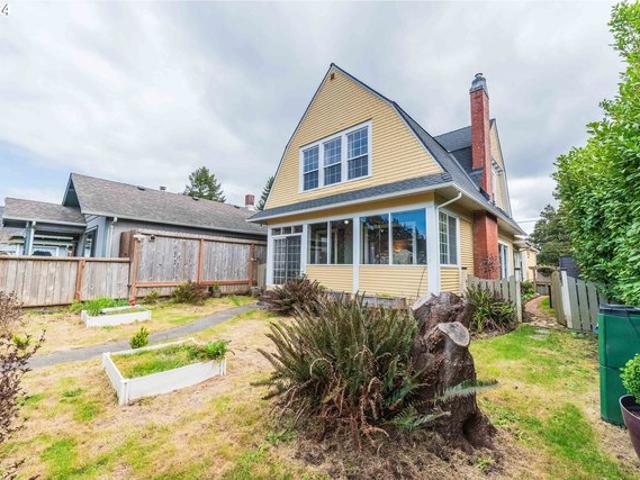 1475 Sherman Ave, North Bend, OR 97459