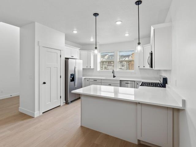 1475 W Skyline Dr Unit 906, Saratoga Springs, UT 84045