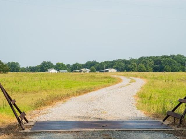 1476 County Road 2130, Telephone, TX 75488