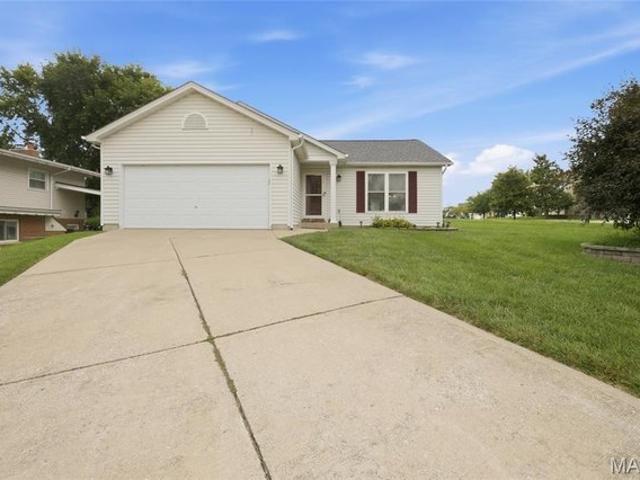 1476 Schoal Creek Dr, O'Fallon, MO 63366