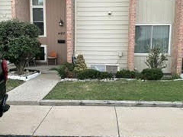 1477 N Saxony Dr SE, Grand Rapids, MI 49508