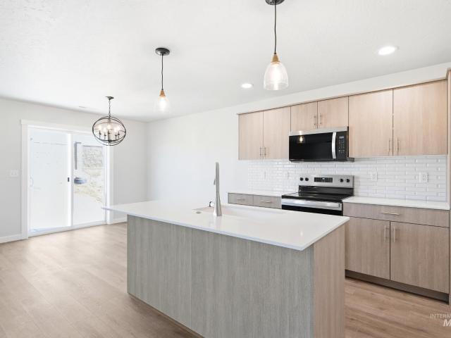 1477 W Braden Dr