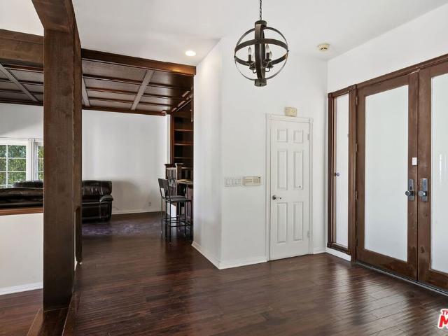 1478 Sunset Plaza Drive