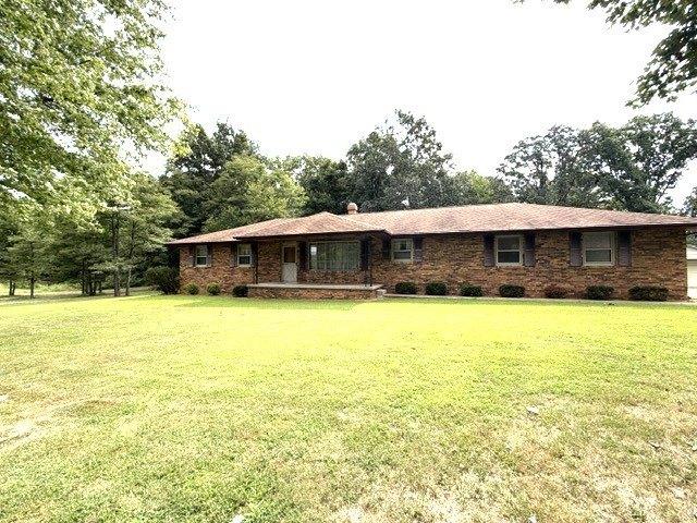 14704 N Harmony Ln, Mount Vernon, IL 62864