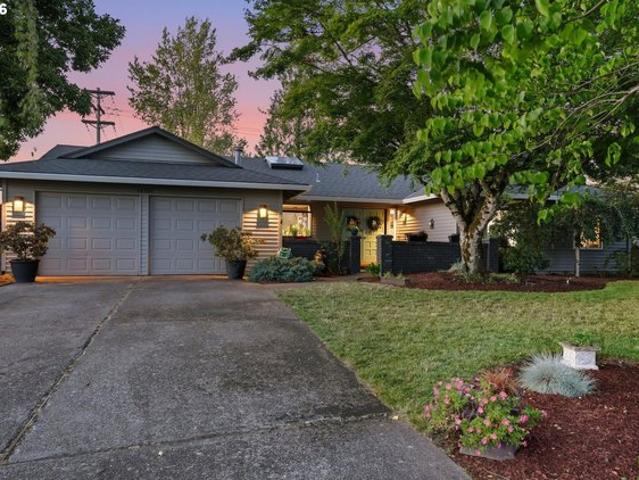 14705 NW Ridgetop Ct, Beaverton, OR 97006