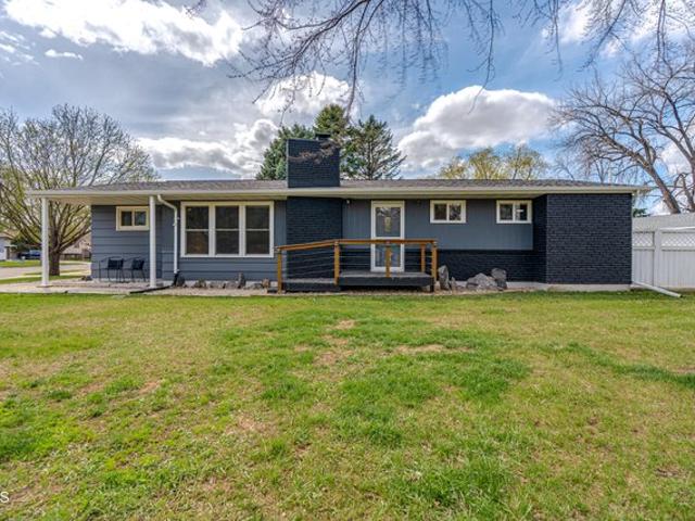 1470 Eastwood St, Bismarck, ND 58504