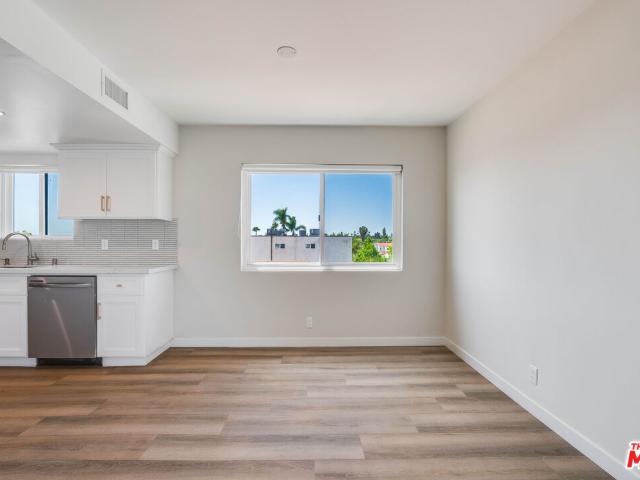 1470 Rexford Dr, Unit 302, Los Angeles, CA 90035 | MLS #26829 | Compass
