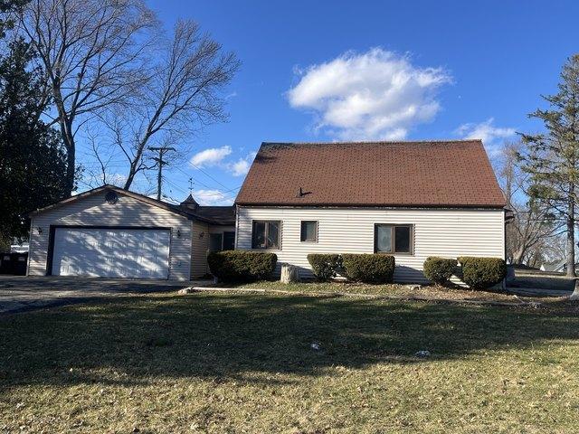1470 S Demeter Dr, Freeport, IL 61032