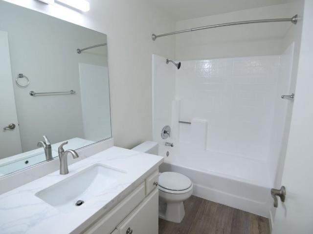 14710 1 Bedroom Apartment for Rent at 14710 Burbank Blvd, Los Angeles, CA 91411 Sherman Oaks