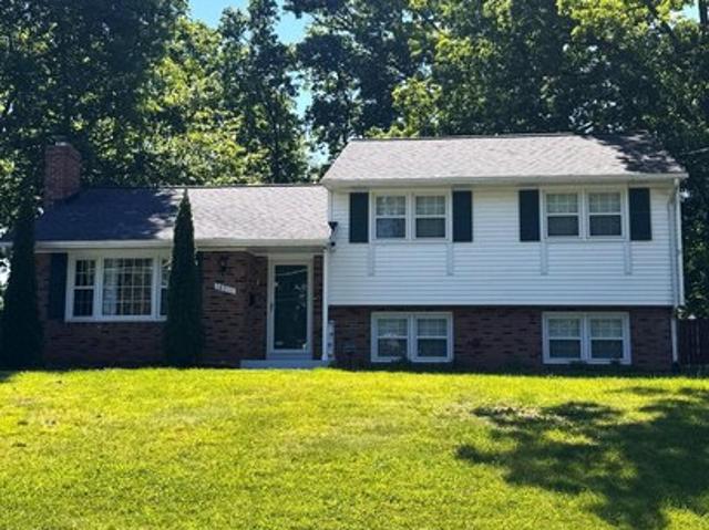 14711 Carlbern Dr, Centreville, VA 20120